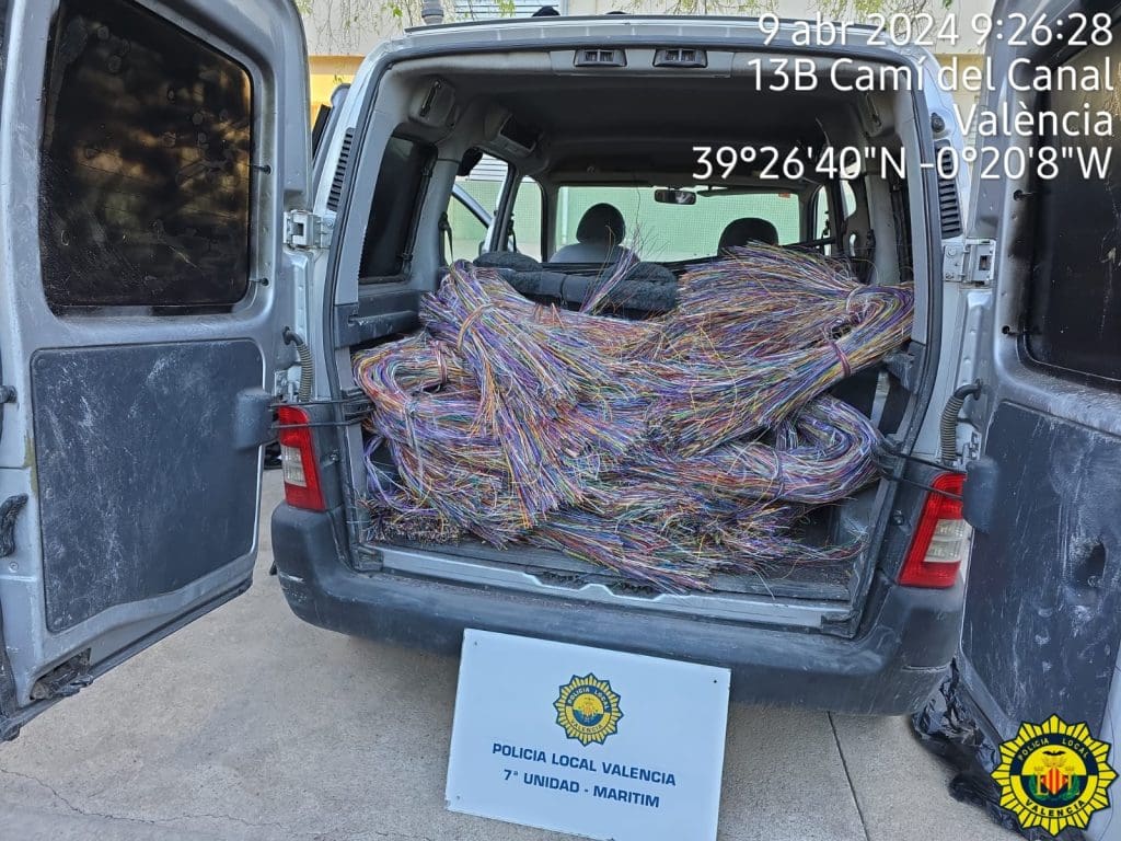 Tres detenidos por robar una tonelada de cable en València - Actualidad ...
