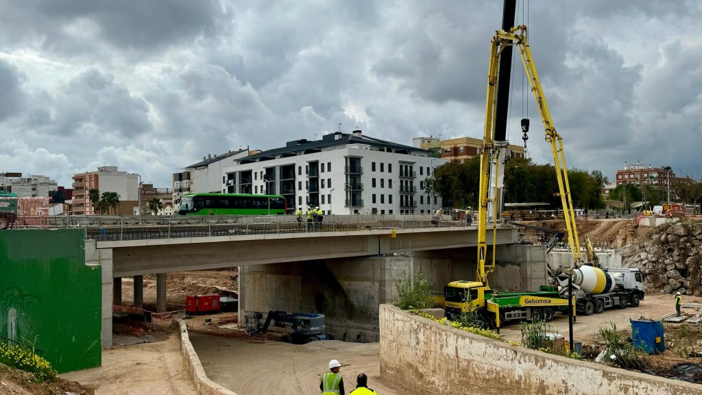 La construcción de la estructura del puente de Paiporta de ...