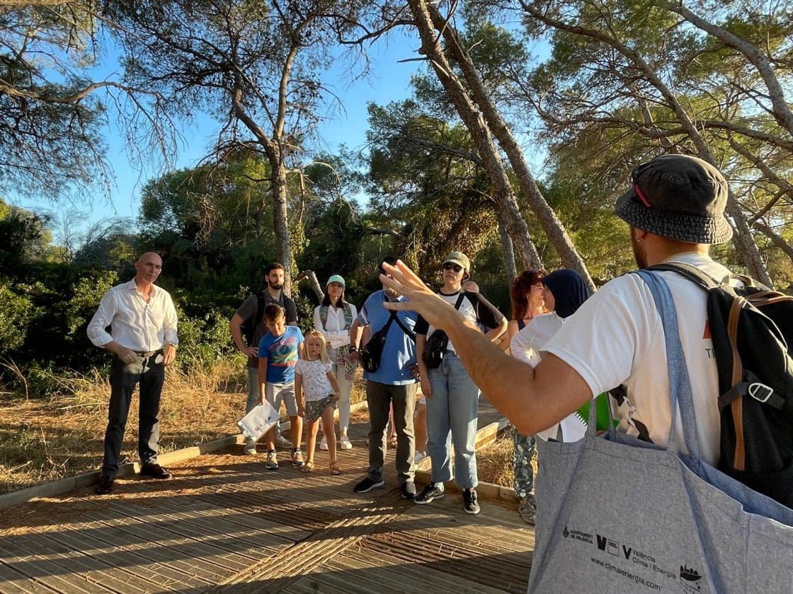 Devesa-Albufera ofrece de nuevo este año paseos en barca al atardecer