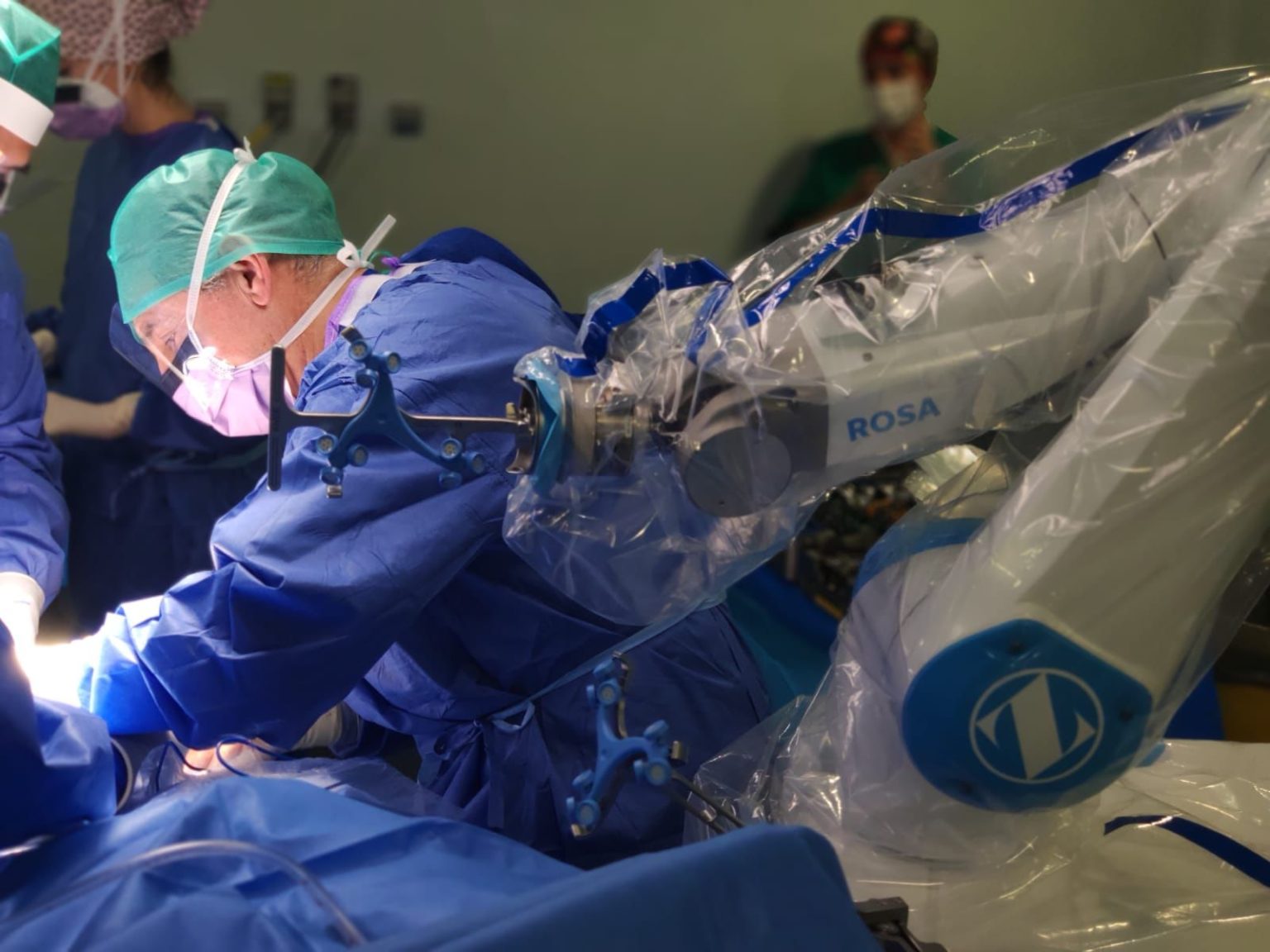 L'Hospital Clínic incorpora un robot per a cirurgies de maluc ...