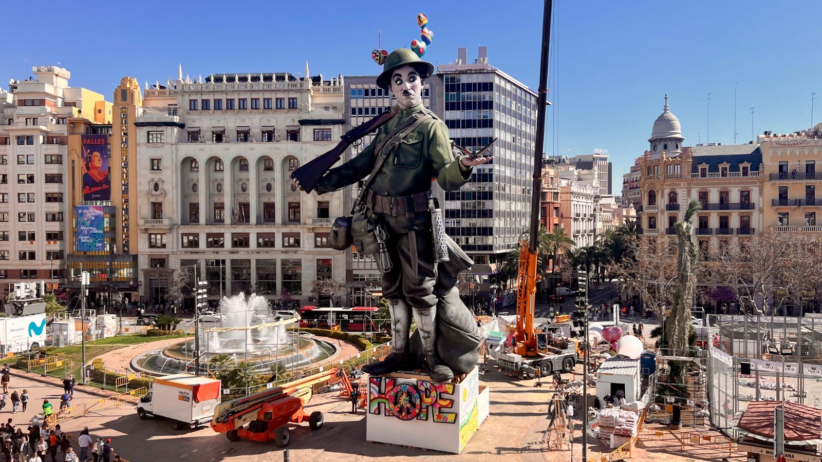 Las fallas municipales toman forma - Actualidad Valencia