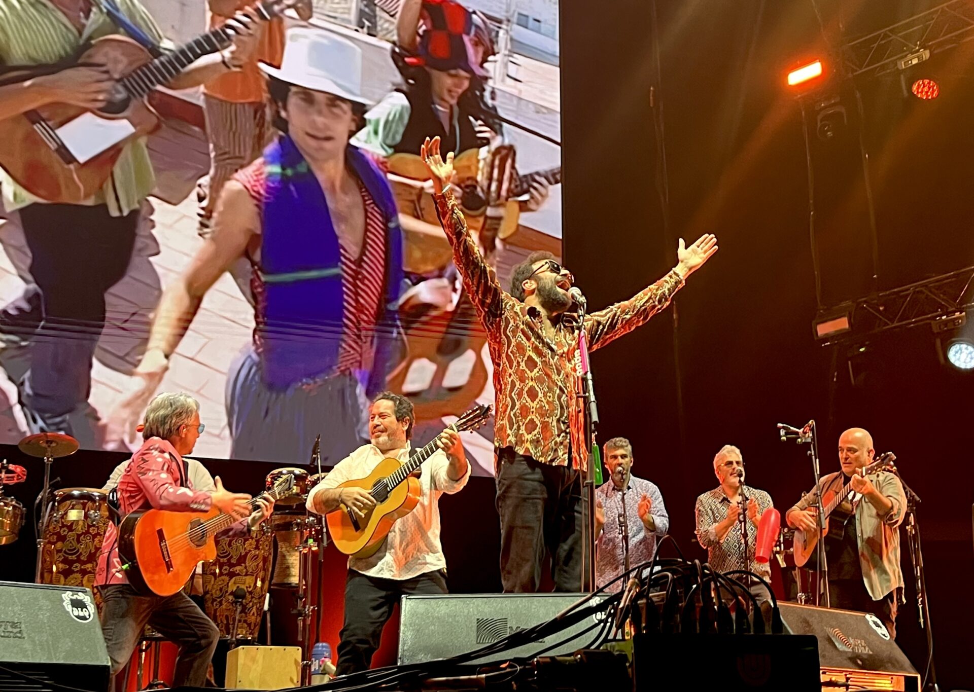 El Roig Arena de València vibra al ritmo de Los Delinqüentes ...