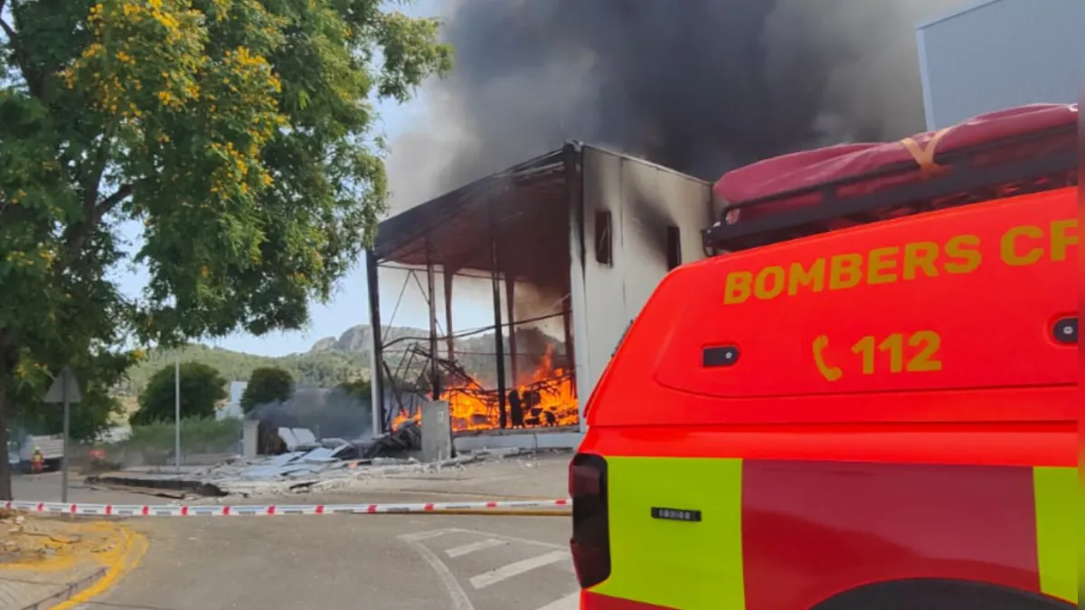 Incendio nave Hidronatur genera alerta en Xàtiva